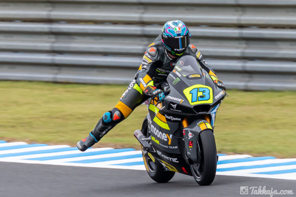 MotoGP観戦記 金曜日 その3 90度イン側へ（Moto2) | takkaja.com
